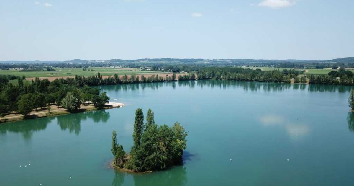 Lac de la Cadie baignade & activités | Outtrip