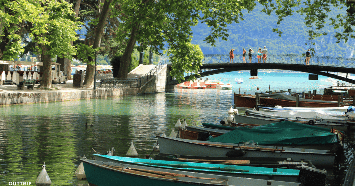 Le Pont des amours Annecy - le pont des amoureux | Outtrip